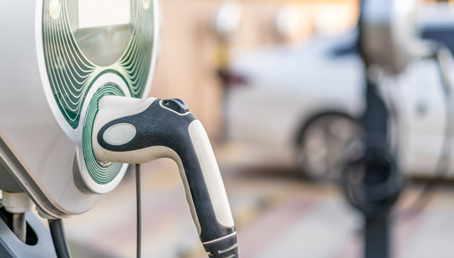 Pierwszy samochód elektryczny – jak go wybrać? i Allianz